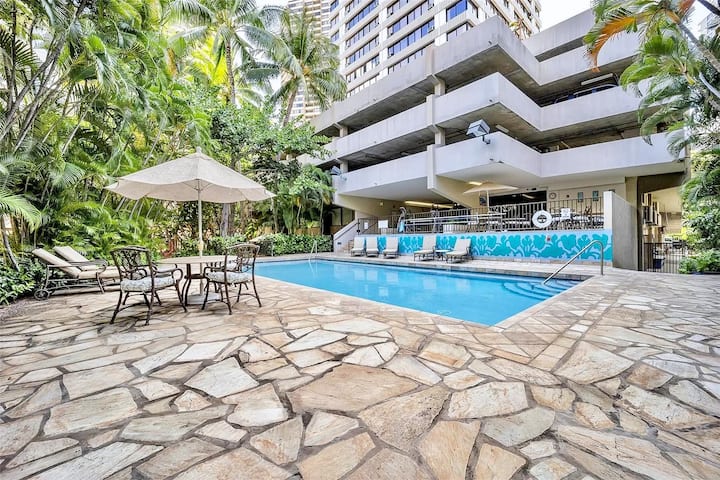 Ocean And City View! 2 Bd W/ac, Parking, & Kitchen - Hawaï