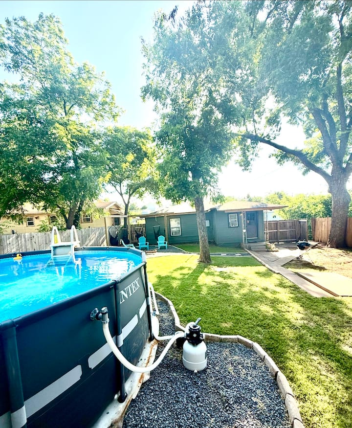 Hidden Oasis – Pool, Fire Pit & Hammock Chairs - Wichita Falls, TX