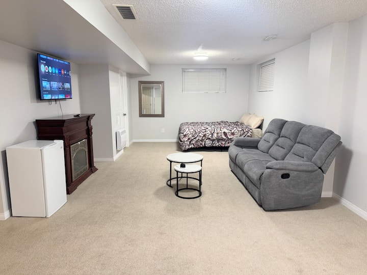 Private Entire Ensuite With Private Entrance - Airdrie