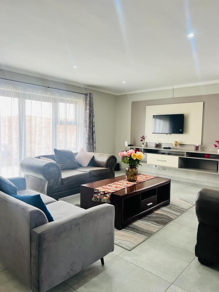Nyeza House - Secunda