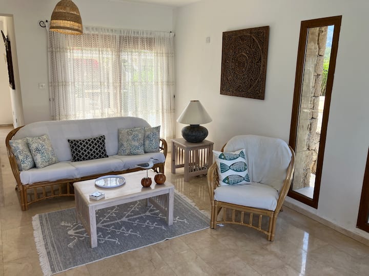 Stunning Villa, Sea & Mountain Views Near Catalkoy - Northern Cyprus
