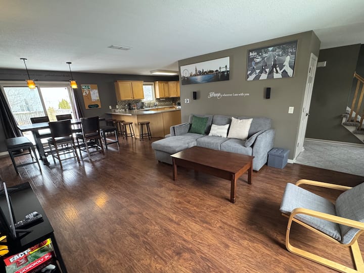 Northern Lights, Beautiful Home W Gym, Dogs Ok! - Fort Wayne, IN