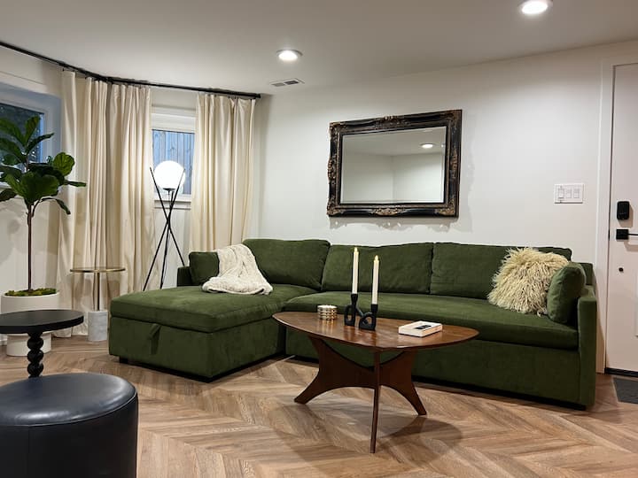 Modern 2 Bd Near The 606 Trail | W&d | Luxtel - University of Illinois, Chicago