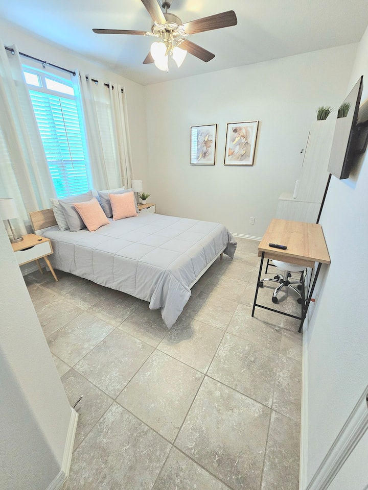 Cozy/comfy Suite (A) W/shared Bathroom - Midland, TX
