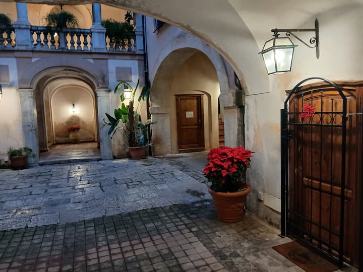 D’ajroldi  Via Mastrangelo 31 - Palermo