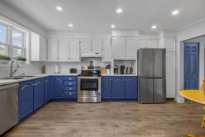 Spacious Modernized 2 Bdrm Apt In Prime Location - Newfoundland and Labrador