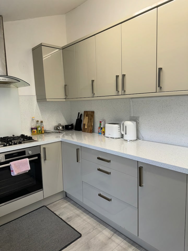 Cardiff Grangetown Stylish 3bed House. - Cardiff