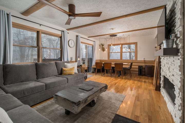 Cozy Boone Cabin, Fireplace, Views | 9 Min To Town - Boone, NC