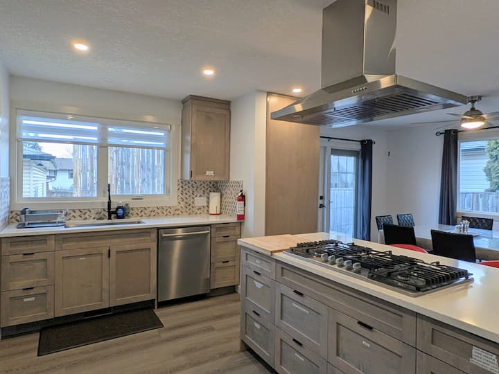 Liav Inn | Sleeps 6 | 15-min To Dt/airport | Ac - Calgary