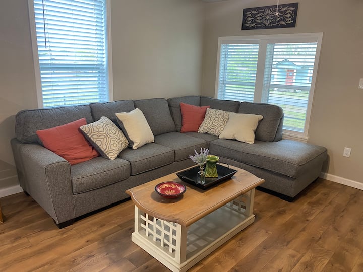 Fort Smith Cottage Getaway 2 Bedroom Home -Airport - Fort Smith, AR