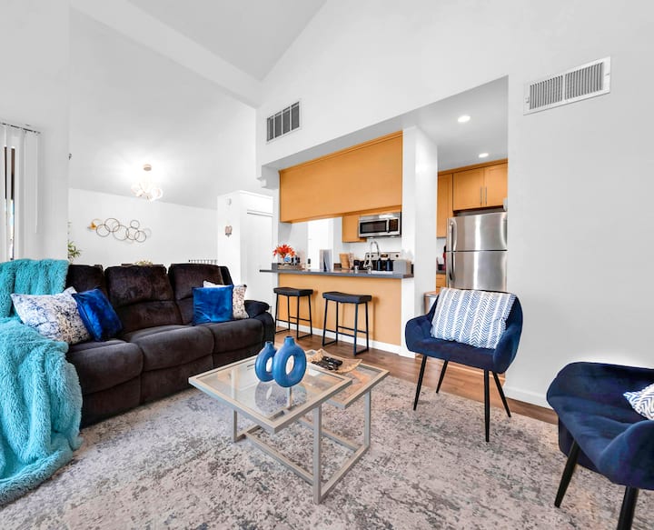 Modern Bay Area Retreat, Balcony & Private Patios - Hayward, CA