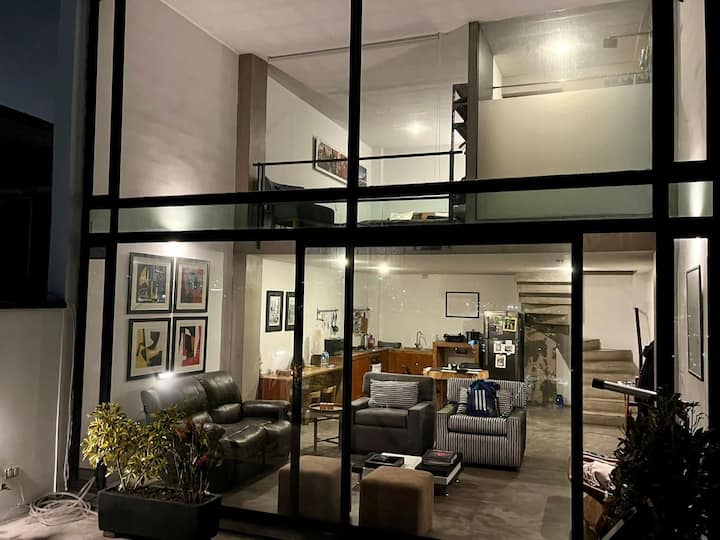 Old Town Loft W/terrace & Stunning Basilica Views - Quito