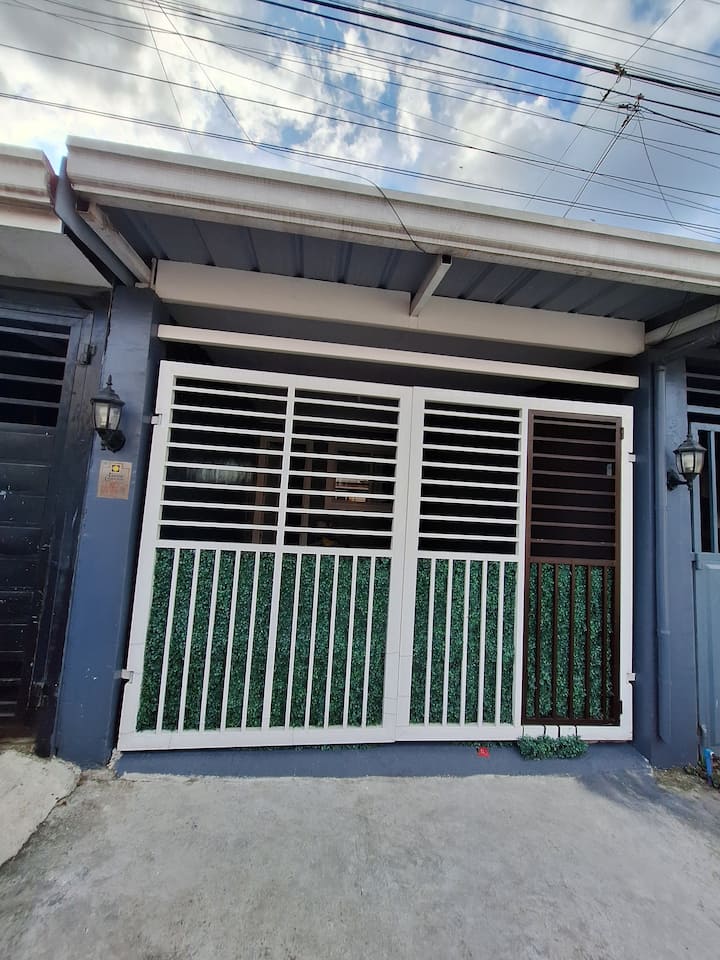 Clark Getaway Near Airport, Aqua Planet & Safari - Capas