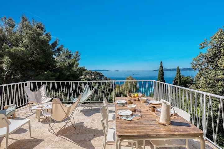 Un Jardin Au Bord De La Méditerranée - Le Lavandou