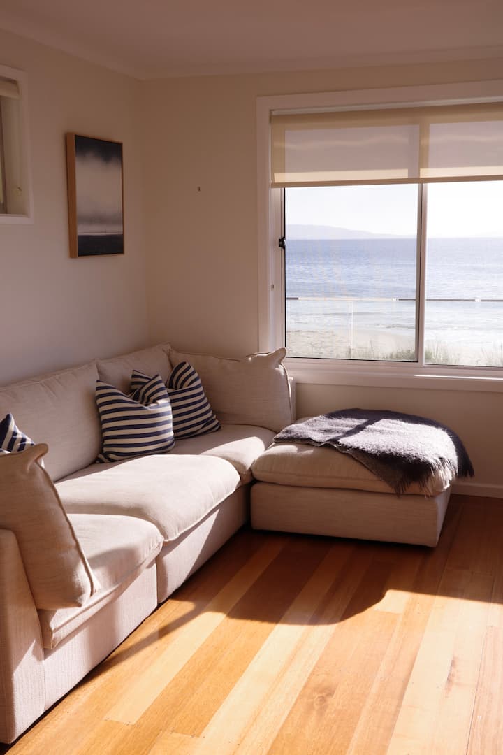 Cremorne Beach House - Absolute Waterfront - Hobart