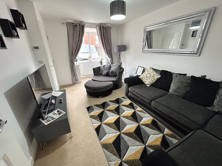 4-bedroom Home Free Parking & Fast Wi-fi In Derby - 德比