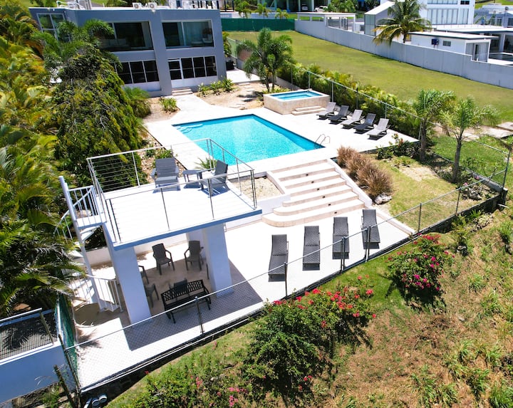 Oceanfront/pool/hot Tub/spiral Steps/viewing Patio - Barceloneta