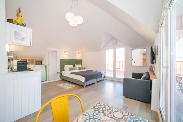 Oceanview Studio With 20m2 Terrace,historic Center - Estoril