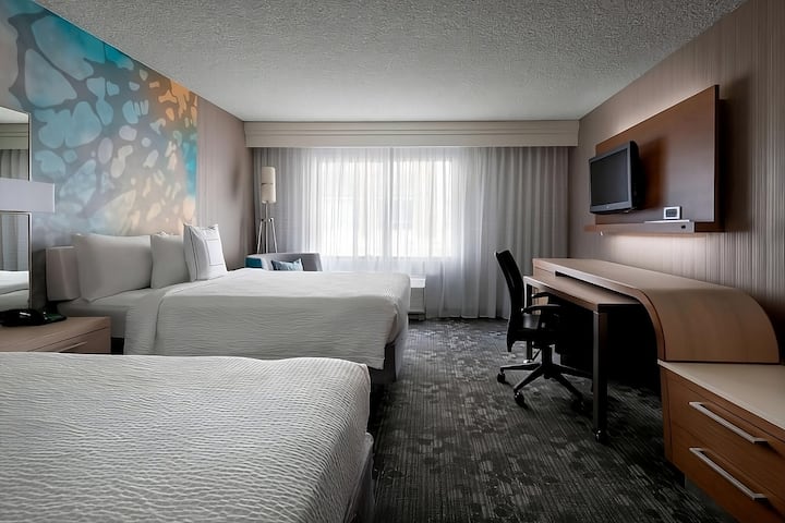 Pet-friendly Hotel! 2 Modern Units, Outdoor Pool! - Tempe, AZ