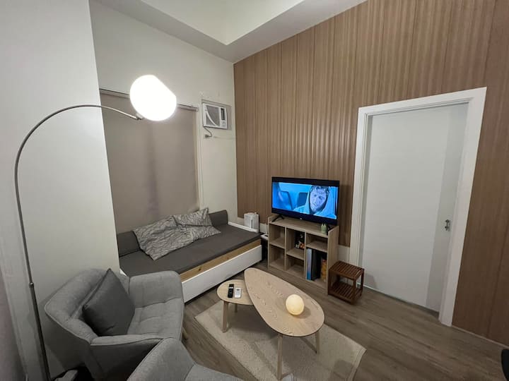 Spacious 1 Bedroom Corner Unit Condo Near It Park - Cebu