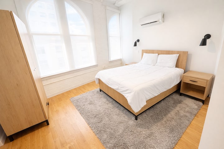 Private Spacious 2-room Studio Trumbull & Pratt - Hartford, CT