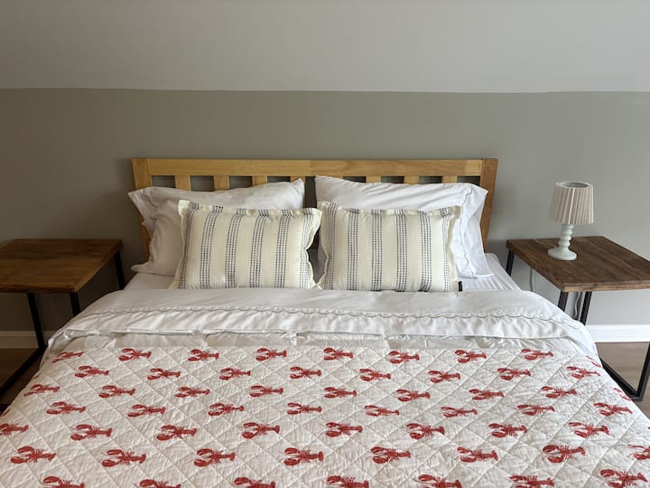 Close To The Beach In Loft Style Room Above Barn - North Hampton, NH