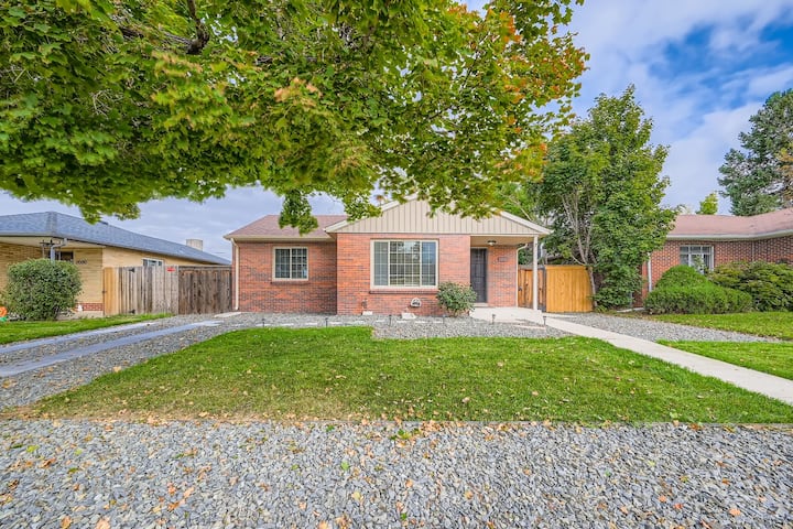 Colorado Seasons (Pet Friendly-by Hospital) - Aurora, CO