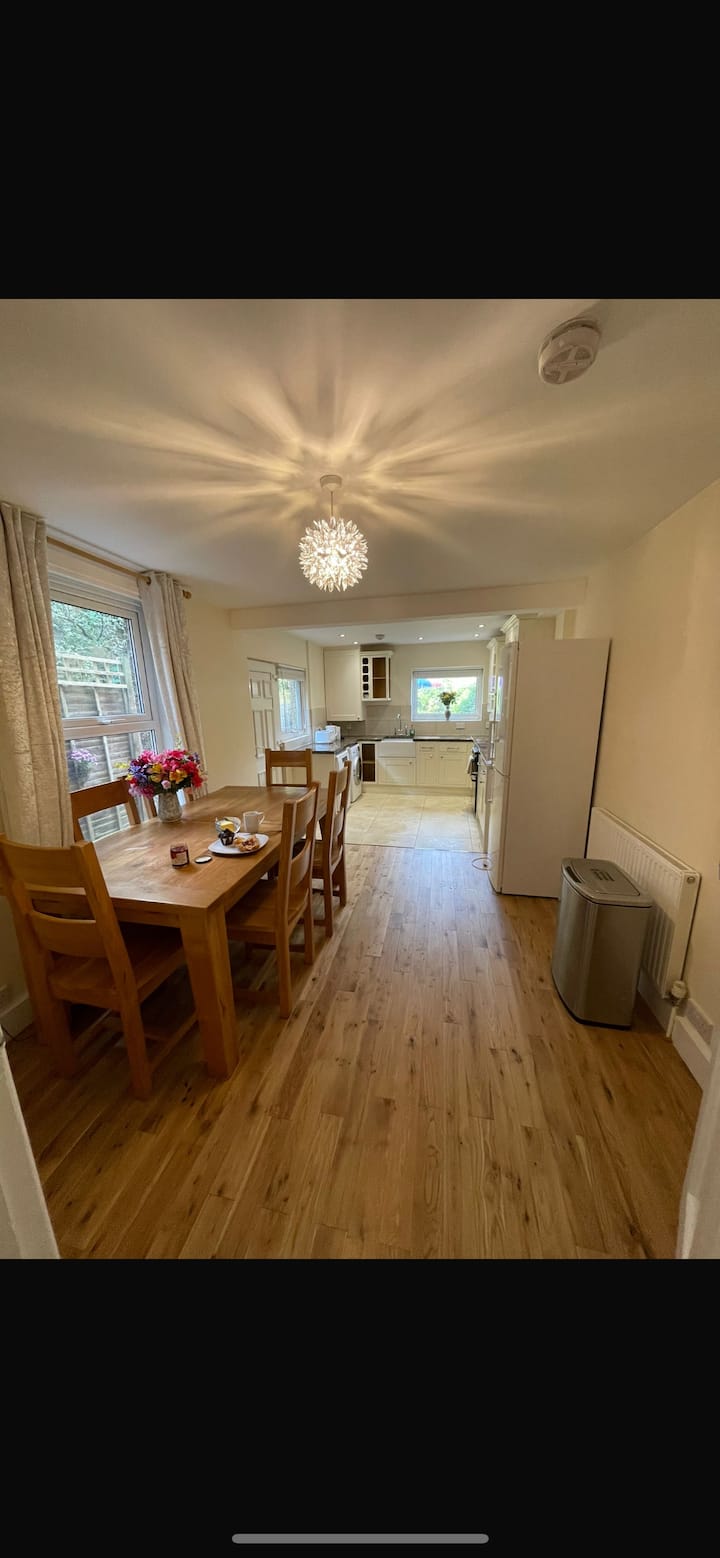 Comfy Lovely Stay Watford Junction 0.9 Miles Walk. - Watford