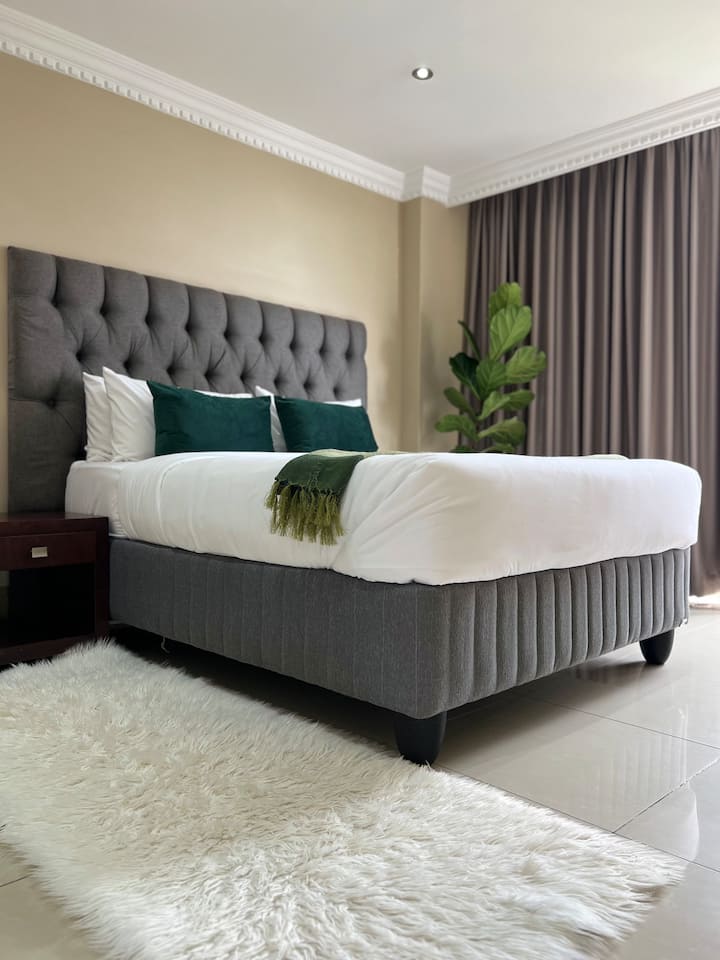 Ocean & Canal Views - The Sails Apartment - Durban