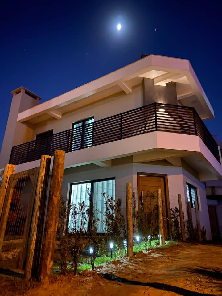 Casa C/ Vista Mar, 90 Metros Praia - Vila Imbituba - Imbituba