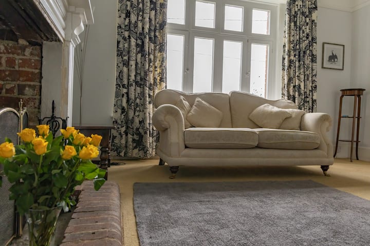 Spacious New Forest Farmhouse With Garden - Beaulieu