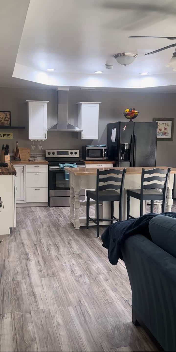 New Cute, Comfy-cozy Townhouse! - Wesley Chapel, NC