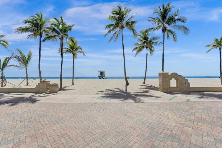 3/3 Beach House Steps Away From Beach & Boardwalk - Hollywood, FL