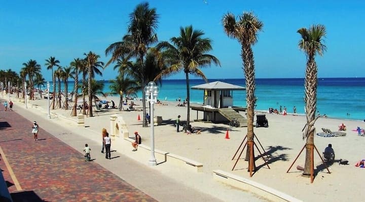 3/3 Beach House Steps Away From Beach & Boardwalk - Hollywood, FL