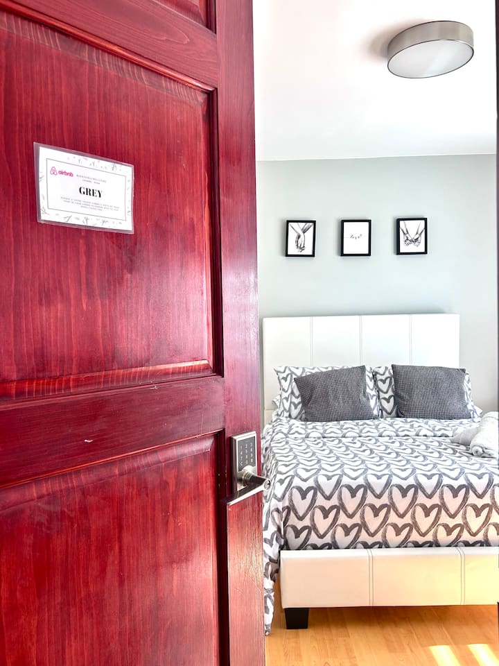 Grey @ Airbnb House - Laval