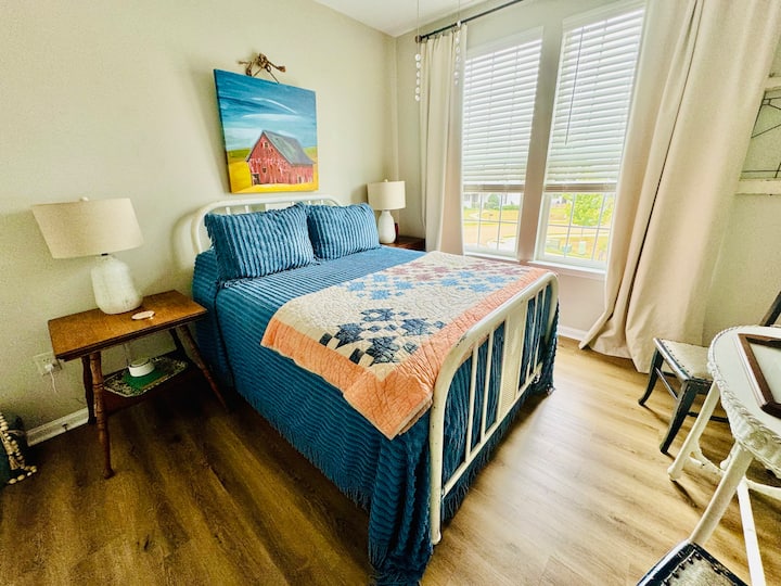 1.3 Mi To Um, Private Bath, Pickleball: Luxe Condo - Oxford