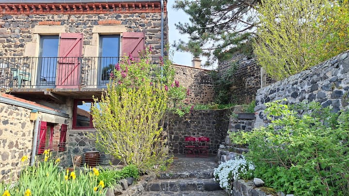 Gîte Au Calme Vue Sur La Chaîne Des Puys Usson - Saint-Babel