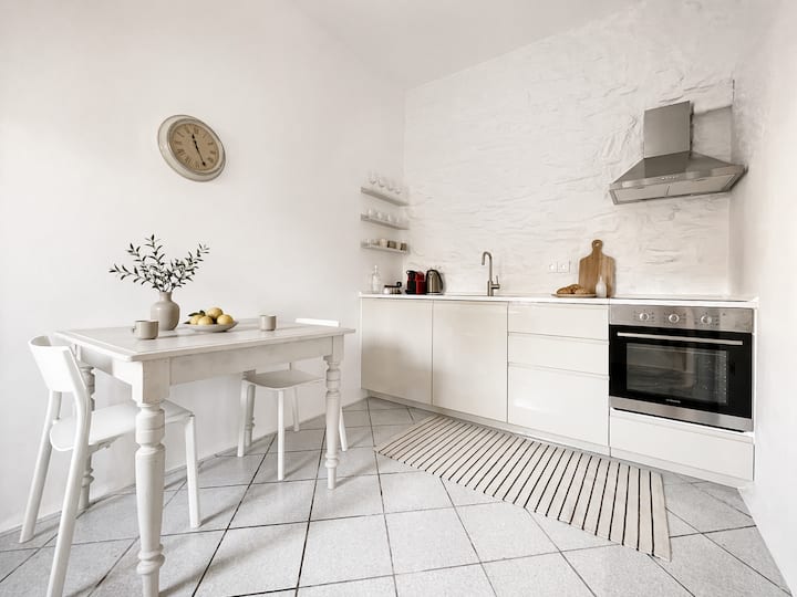 Kea's White Hideaway - Kea