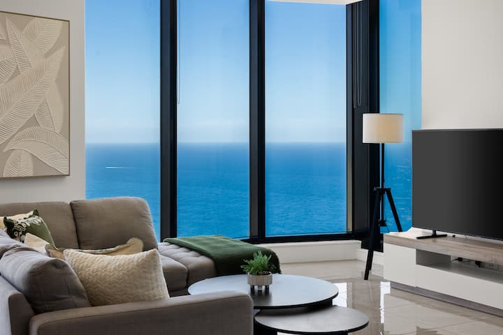 Luxury 3-bedroom Stunning Ocean View Meriton Condo - Surfers Paradise