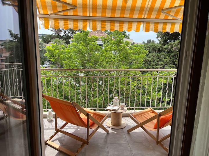 Next To The Beach & Port. 50 M2. Parking - Sanary-sur-Mer