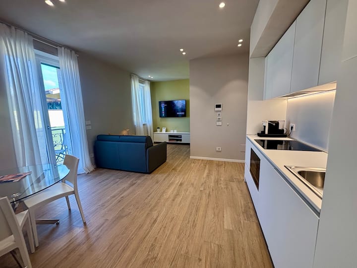 Appartamento Con Balcone In Pieno Centro Storico - Bardolino