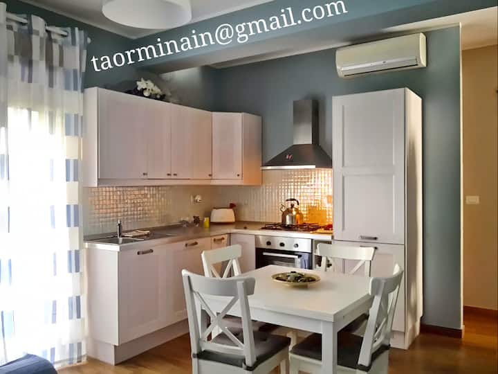 Holiday In The Heart Of Taormina - Italy