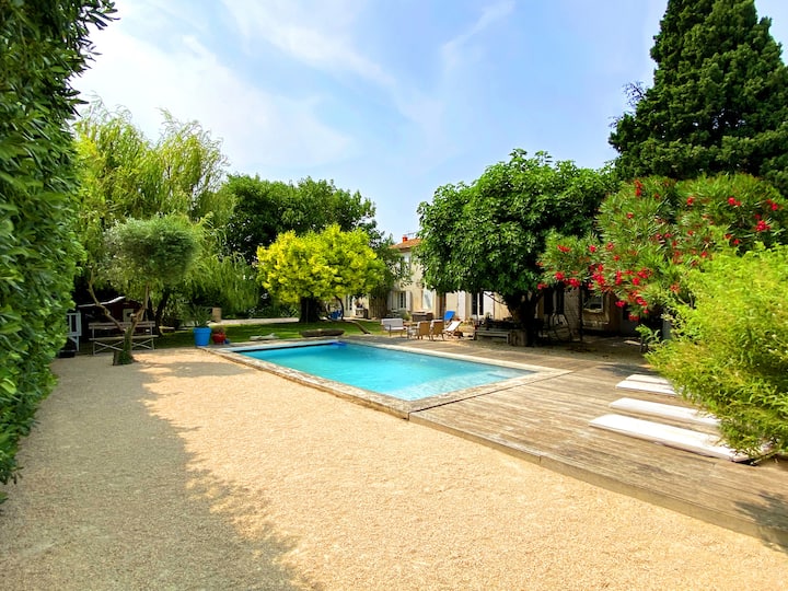 Mas, 5 Chambres, Jardin/piscine à 5 Min D'arles - Tarascon