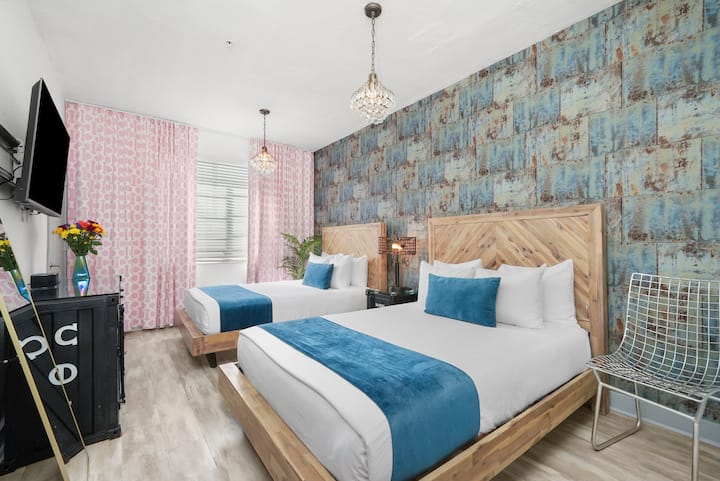 South Beach Collins Ave, 2 Beds, Near Ocean Drive - Miami Beach, FL