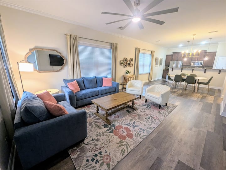 Starland Escape *Walkable With Off-street Parking* - Savannah, GA