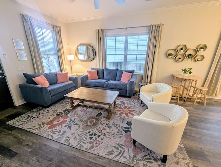 Starland Escape *Walkable With Off-street Parking* - 서배너
