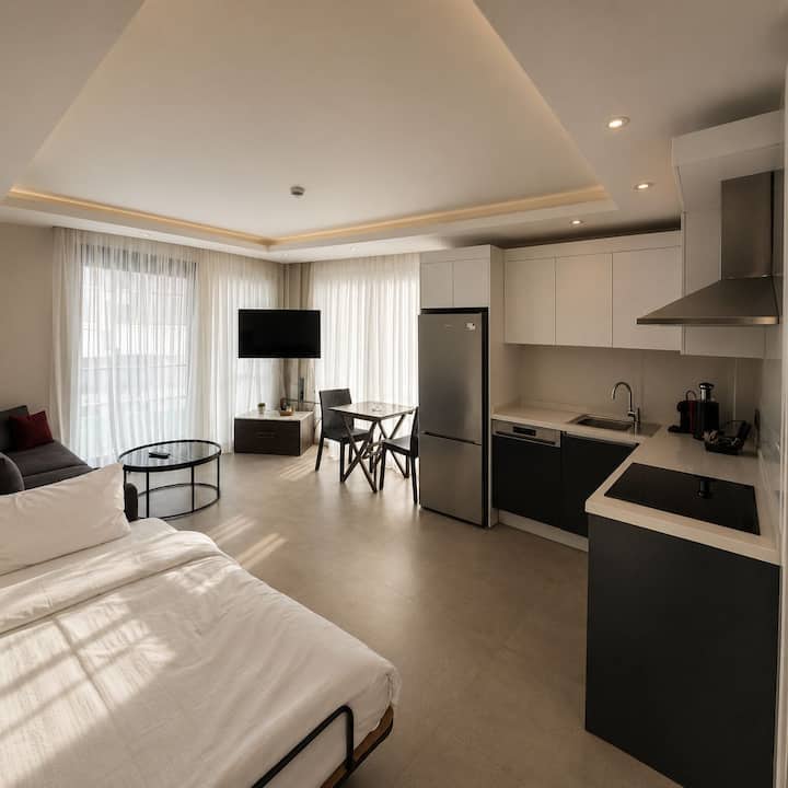 1 Bedroom Apartment With Pool In ÇEşme City Center - Çeşme