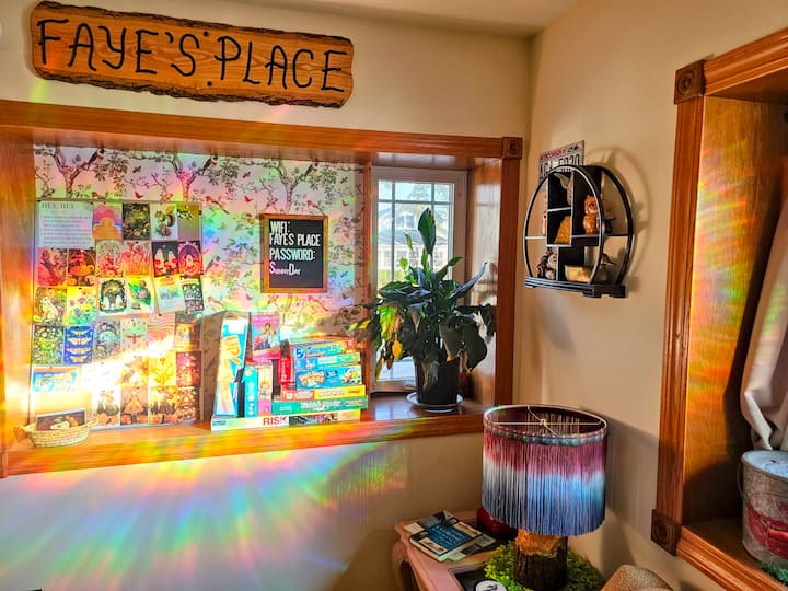 Nostalgic Retro Cottage-faye's Place-fully Fenced - La Crosse, WI
