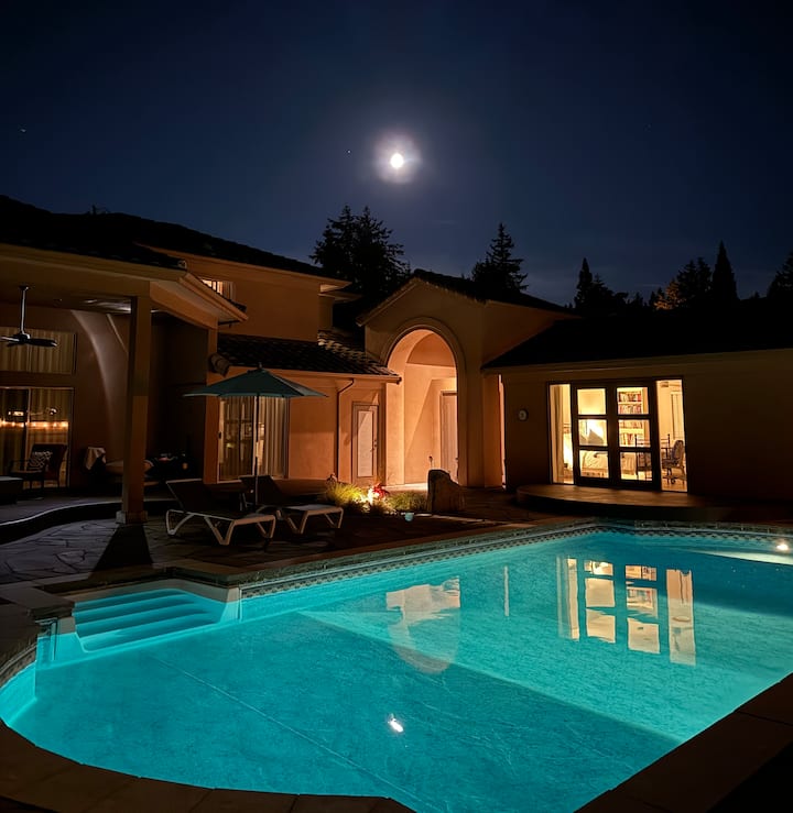 Tranquil Oasis By The Pool - Canada