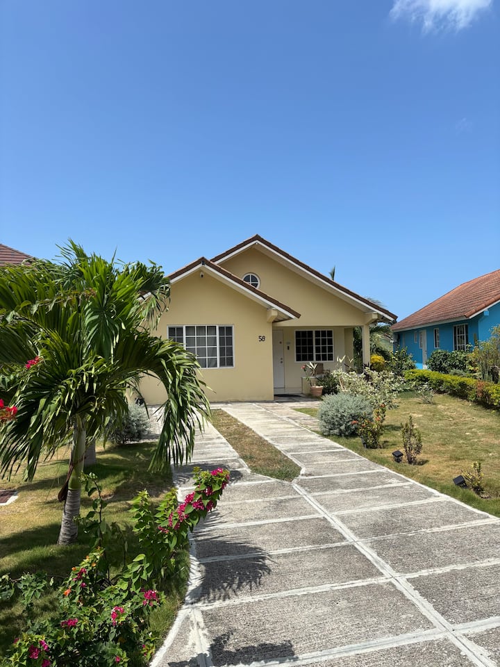 Peaceful Palm Hideaway - Jamaica